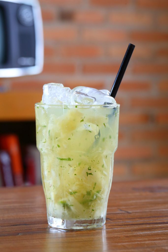 Pineapple, Tahitian Lime and Lemongrass Caipirinha – Salinissima